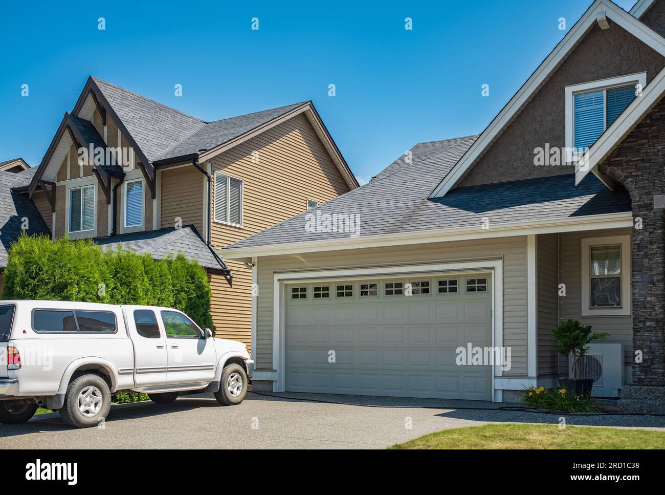Large modern house exterior hi-res stock photography and images - Alamy