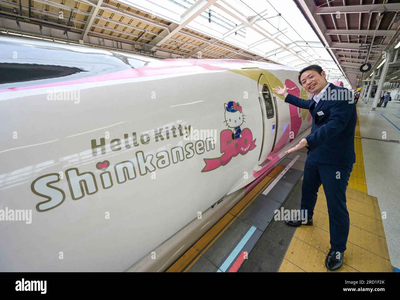 A photo shows 500 Series "Hello Kitty Shinkansen" at JR Shin-Osaka ...