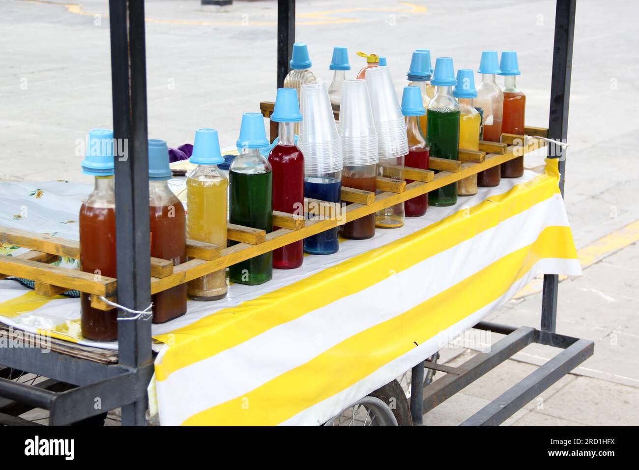 Street food fruit chopped hi-res stock photography and images - Alamy