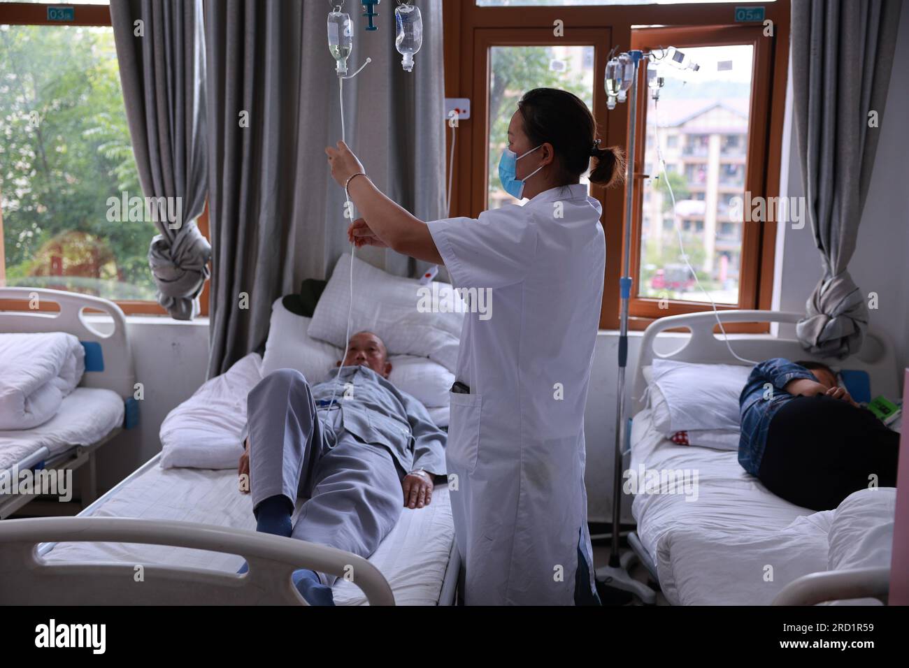 Mobilizing patient hi-res stock photography and images - Alamy