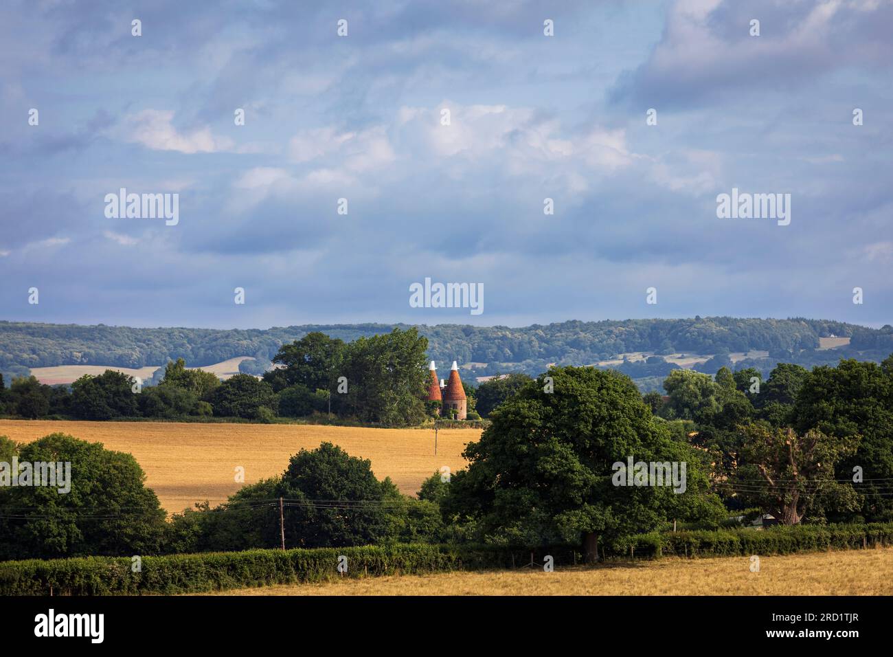 Oast houses north downs hi-res stock photography and images - Alamy