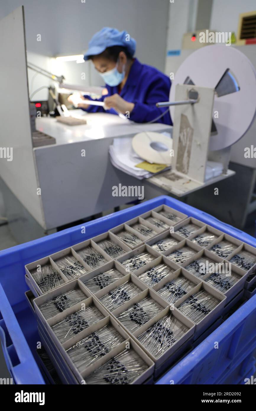 Semiconductor device manufacturing hi-res stock photography and images ...