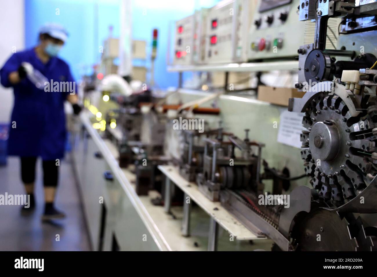 Semiconductor device hi-res stock photography and images - Alamy