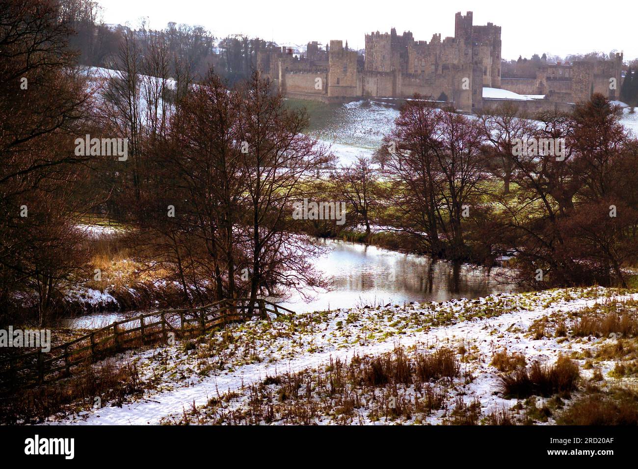 Alnwick castle northumberland snow hi-res stock photography and images ...