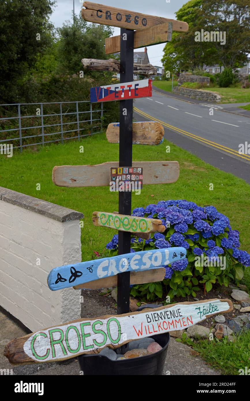 Welcome signs saying welcome (Croeso) in Welsh and other languages ...