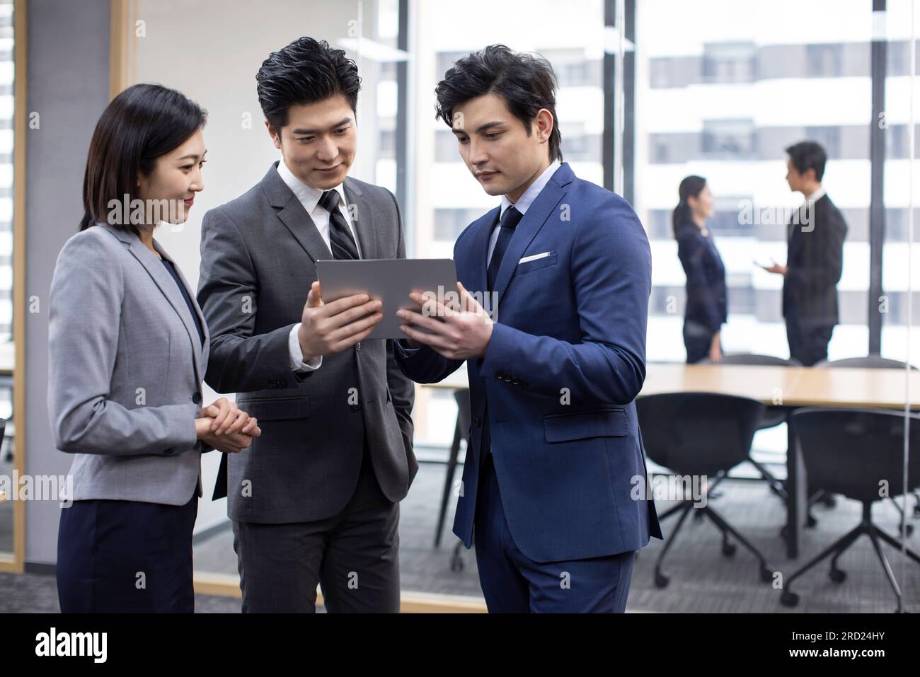 Successful Chinese business people talking in office Stock Photo - Alamy