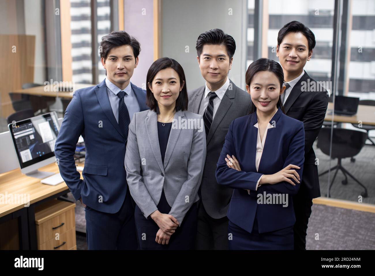 Portrait of confident Chinese business people Stock Photo - Alamy