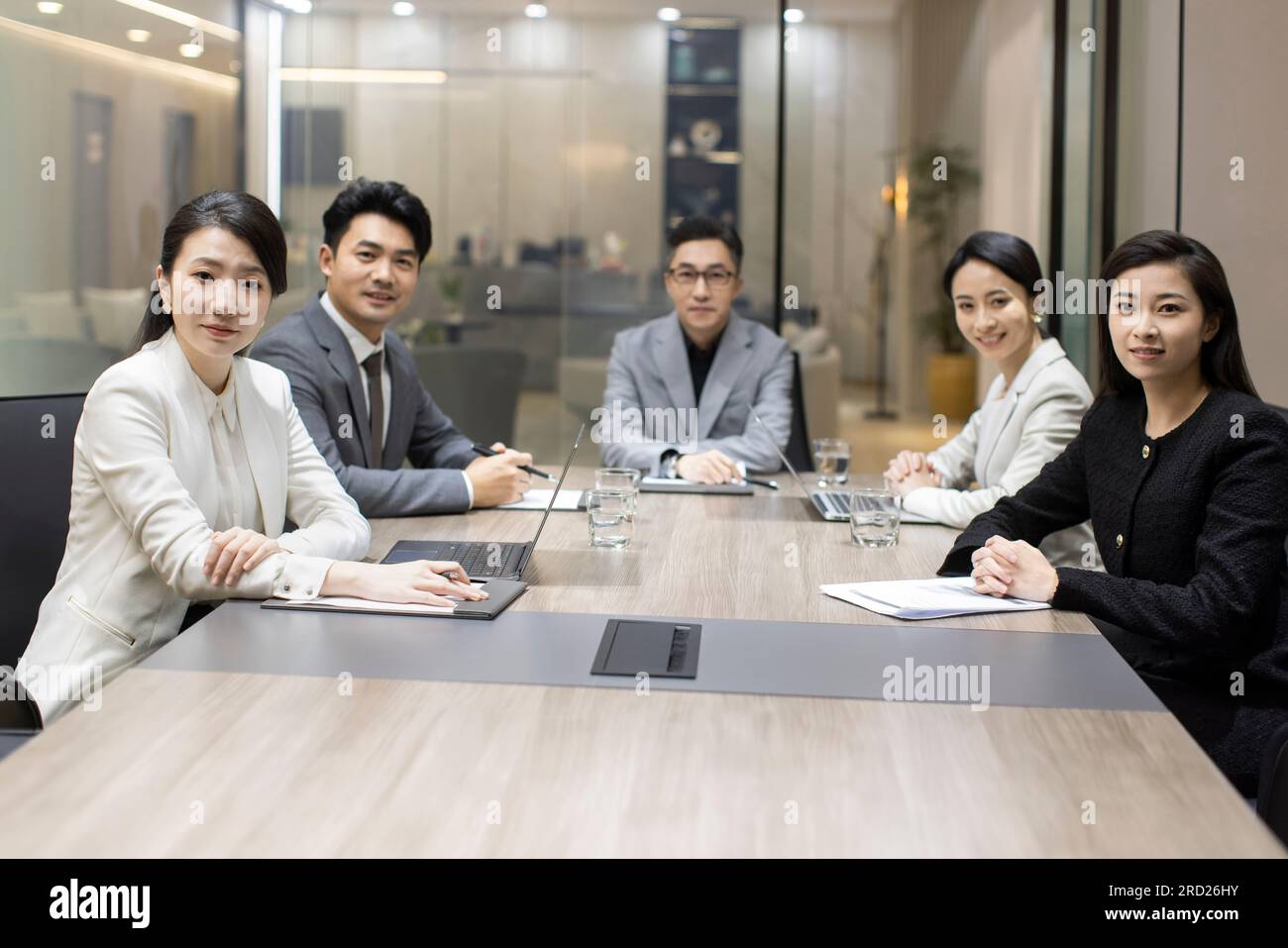 Portrait of confident Chinese business people Stock Photo - Alamy