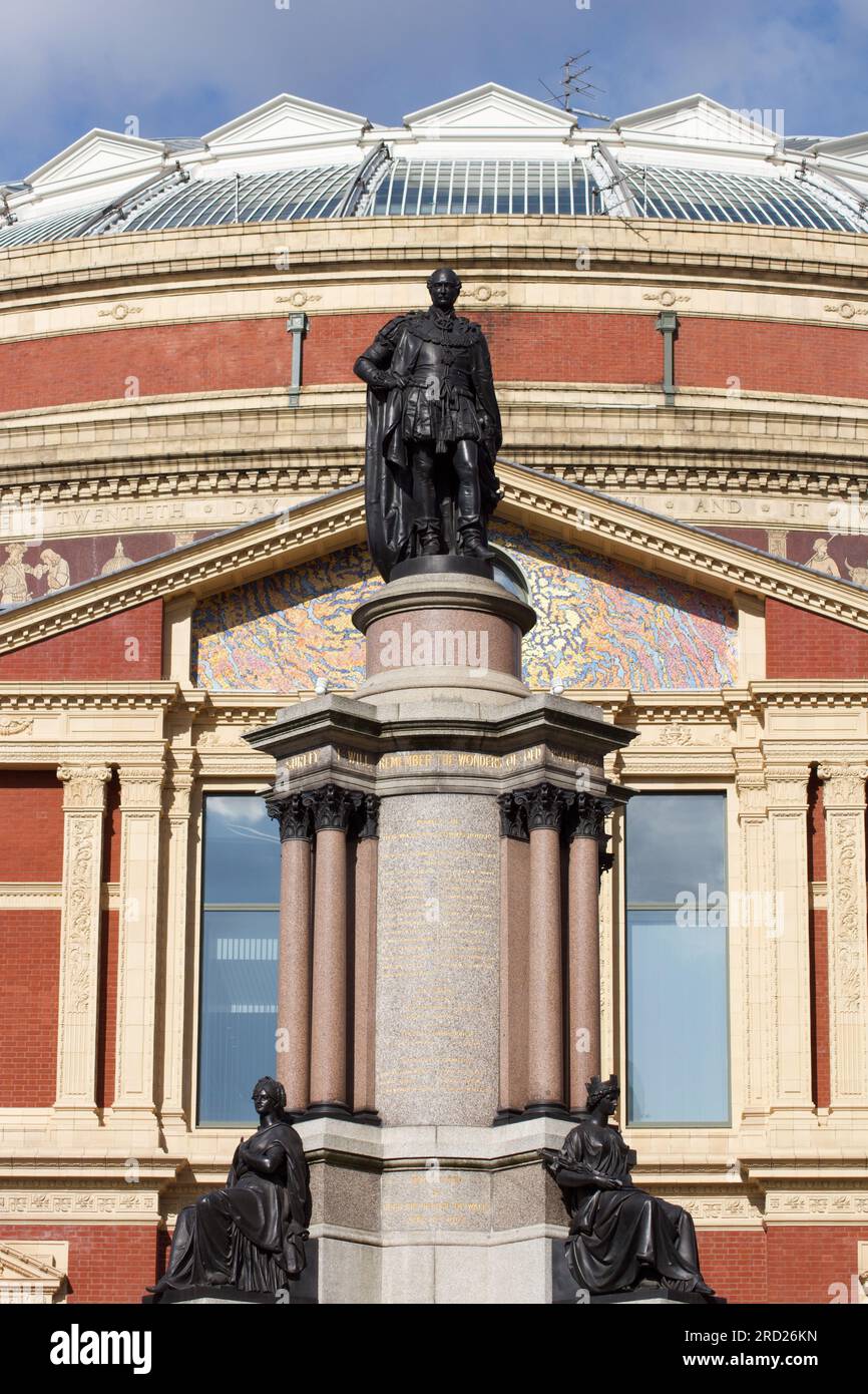 Britannia statue statues london hi-res stock photography and images - Alamy