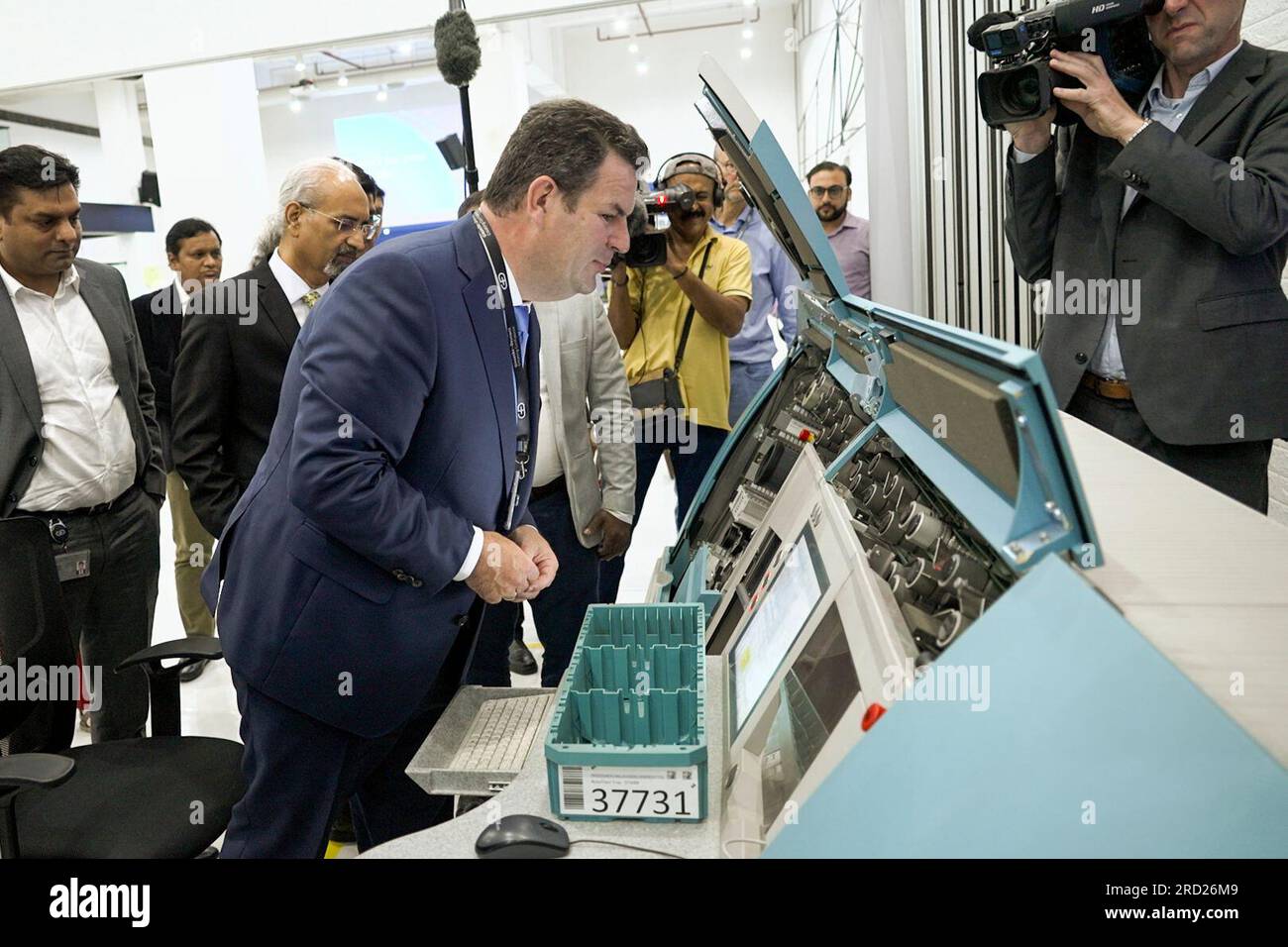 Recruiting skilled workers hi-res stock photography and images - Alamy