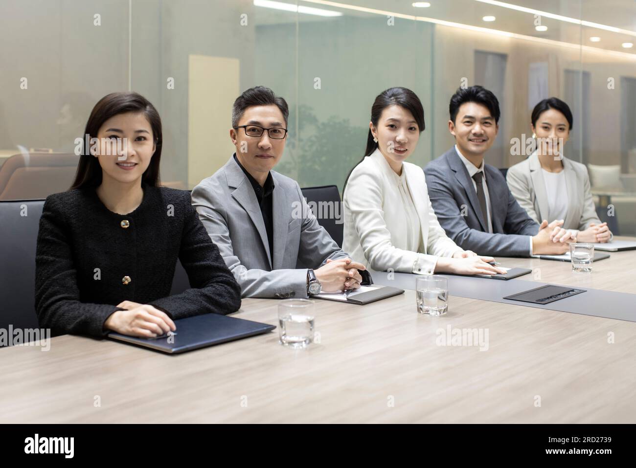 Portrait of confident Chinese business people Stock Photo - Alamy