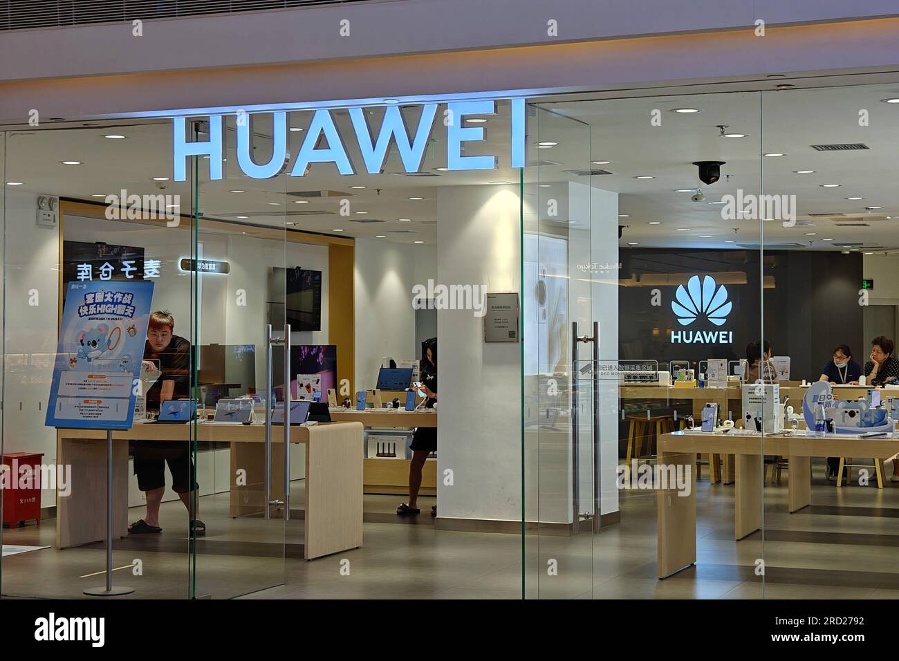 Huawei products hi-res stock photography and images - Alamy