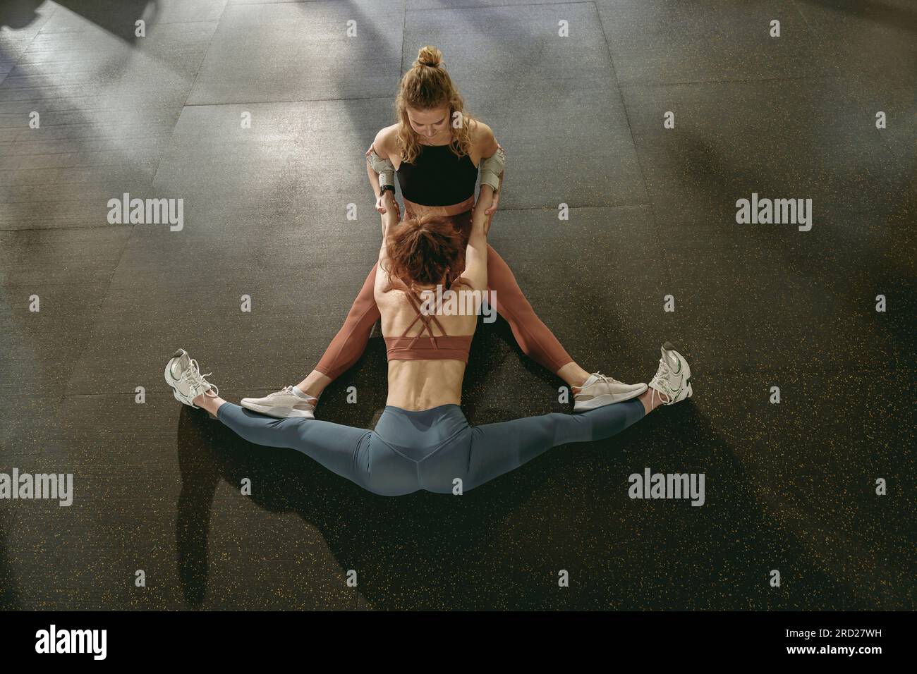 Straddle stretch hi-res stock photography and images - Alamy