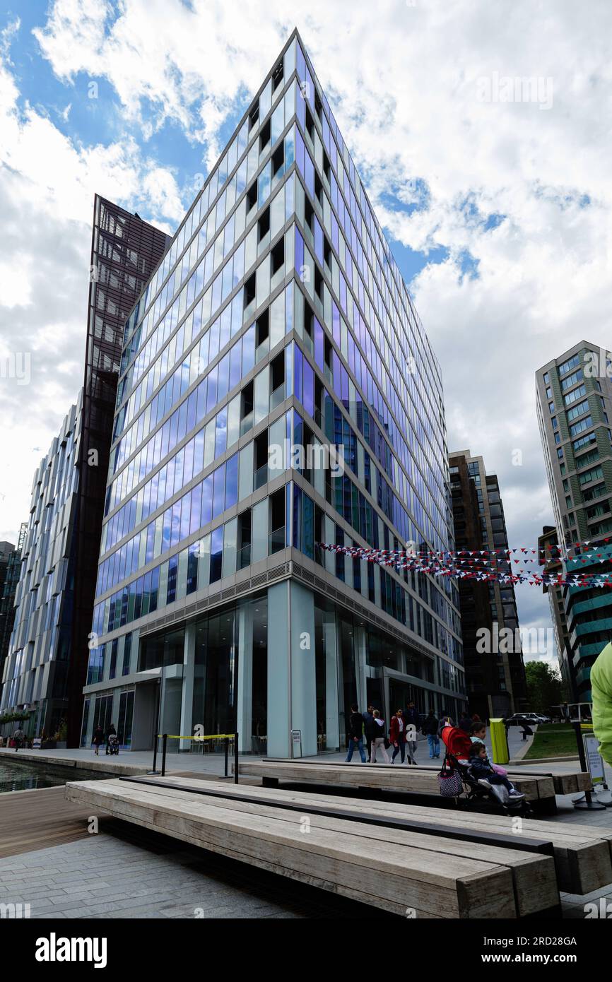 London - 05 28 2022: Triangular mansion in Merchant Square in ...
