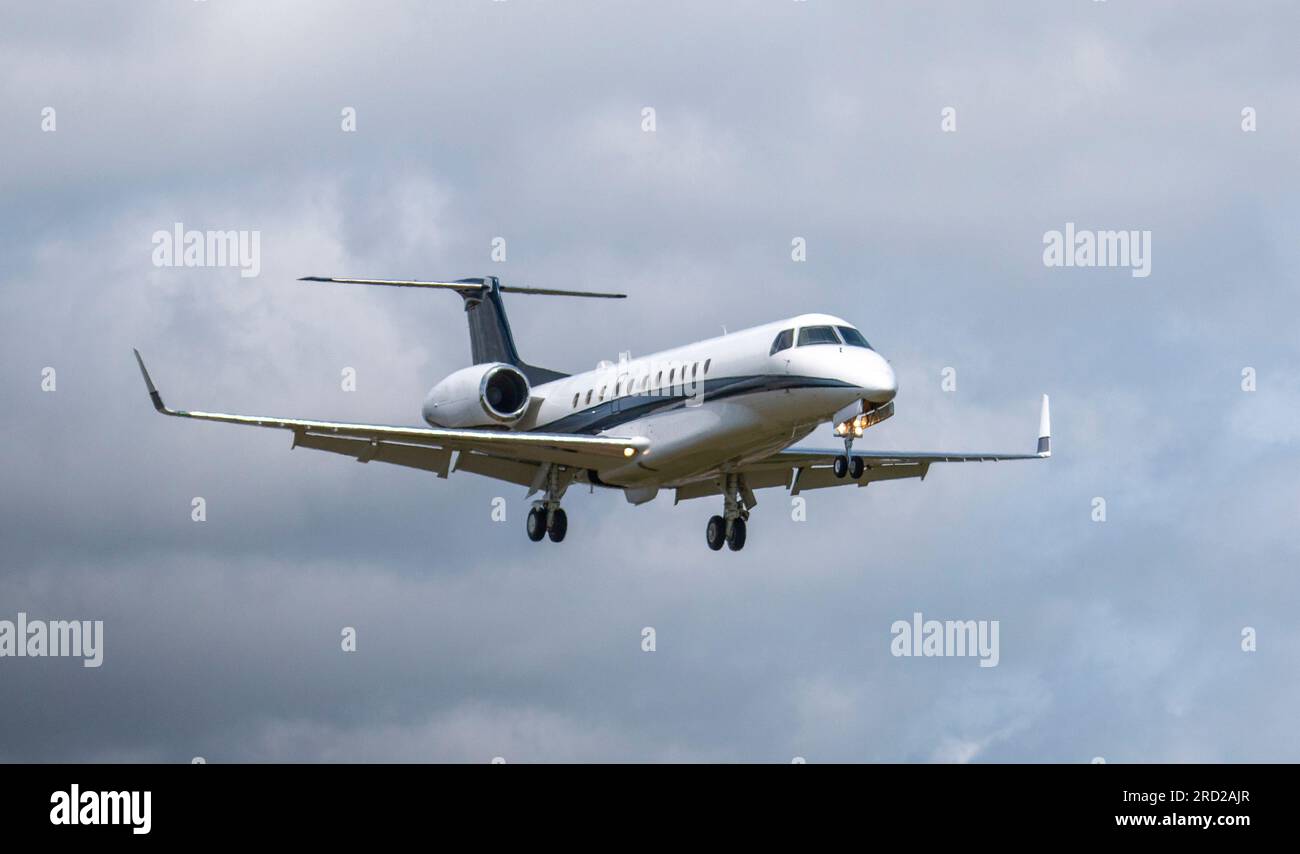 Small jet hi-res stock photography and images - Alamy