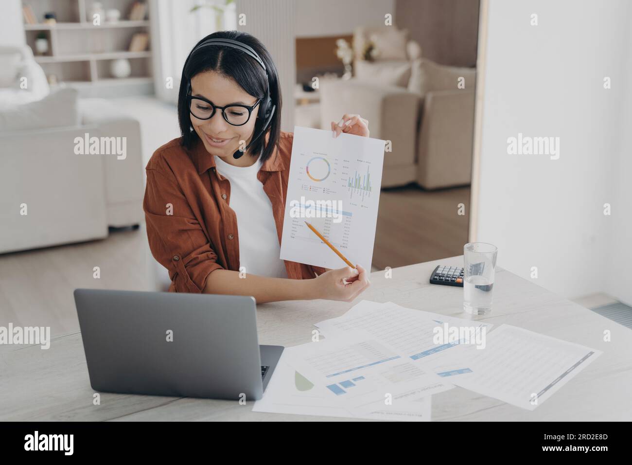 Account arab hi-res stock photography and images - Alamy