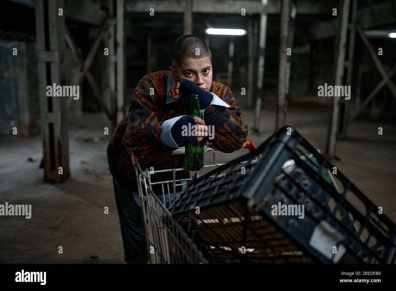 Homeless woman trolley poverty hi-res stock photography and images - Alamy