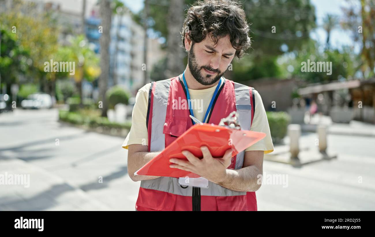 Clipboard interview outside hi-res stock photography and images - Alamy