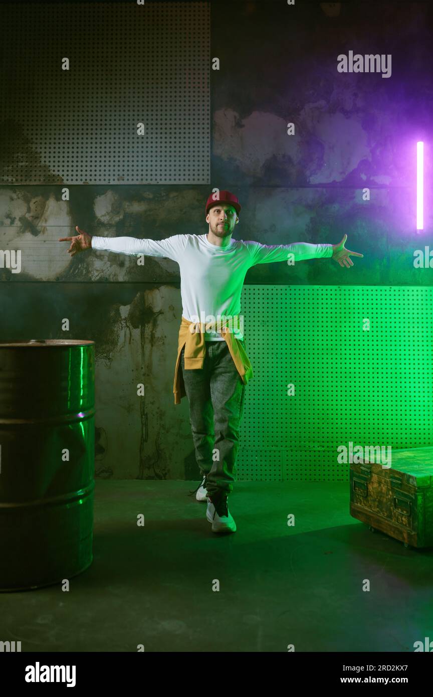 Break dancer green hi-res stock photography and images - Alamy