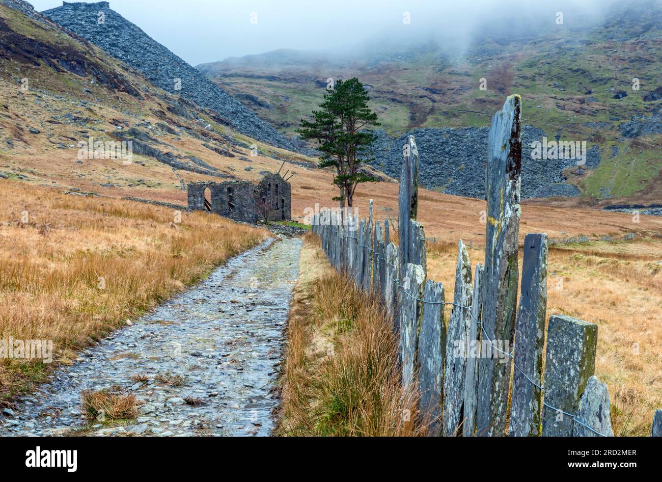 Slate fencing hi-res stock photography and images - Alamy