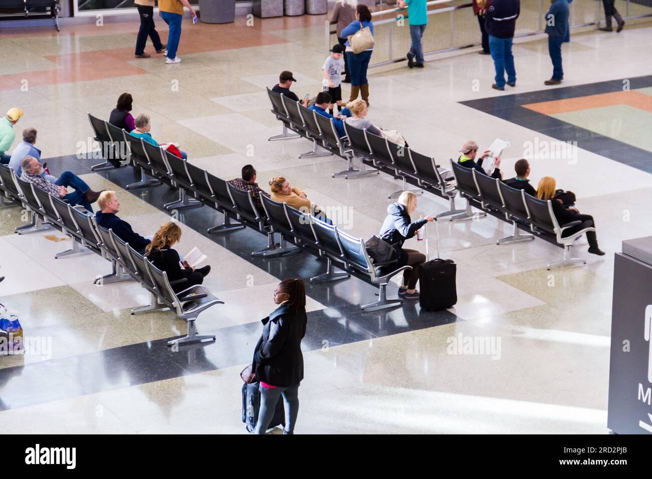 U s airport terminal people waiting hi-res stock photography and images ...