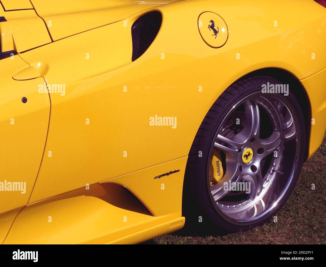 Ferrari wheel rim hi-res stock photography and images - Alamy
