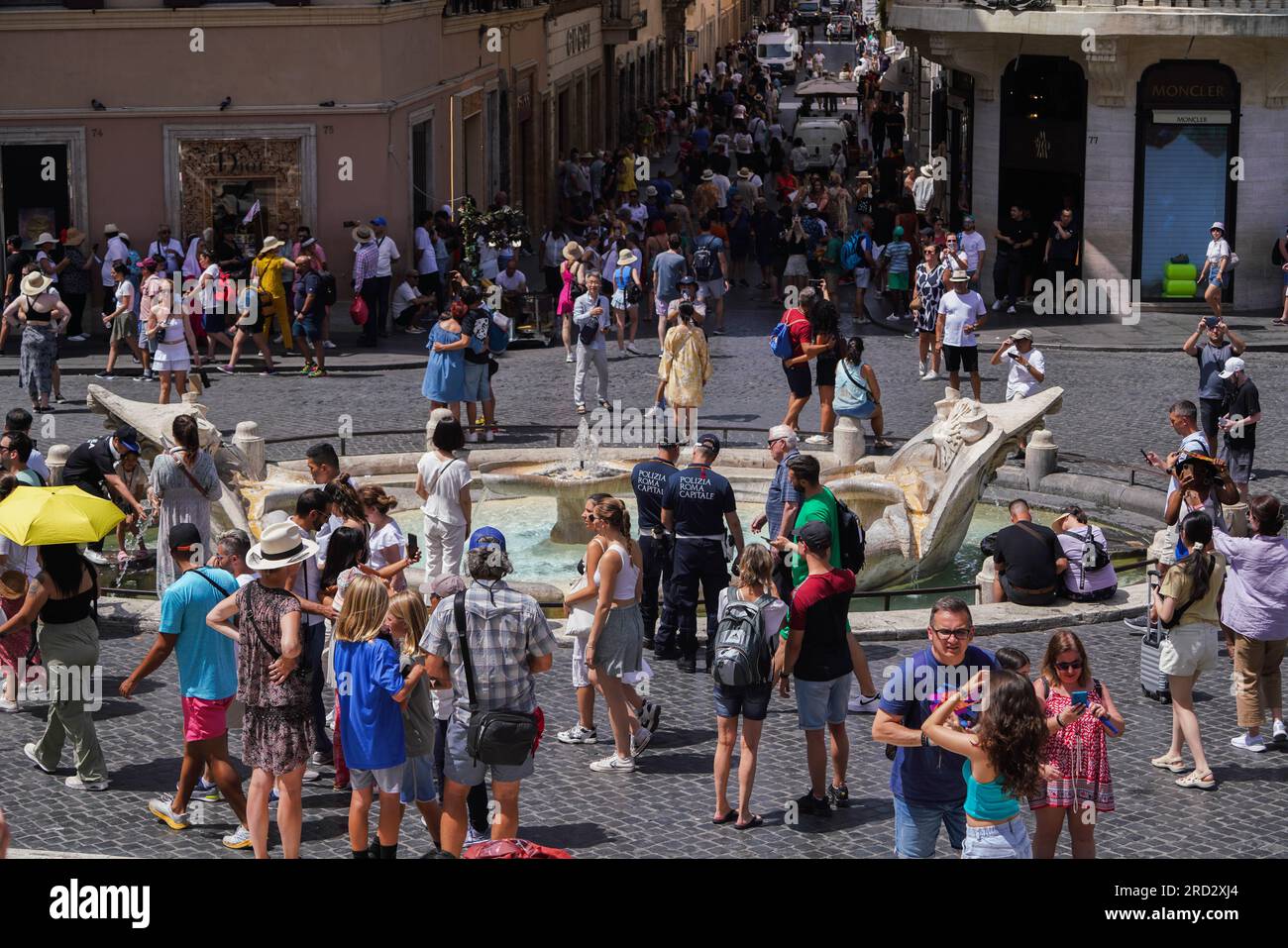 Rome, Italy. 18 July 2023 People cool down from the soaring heat at the ...