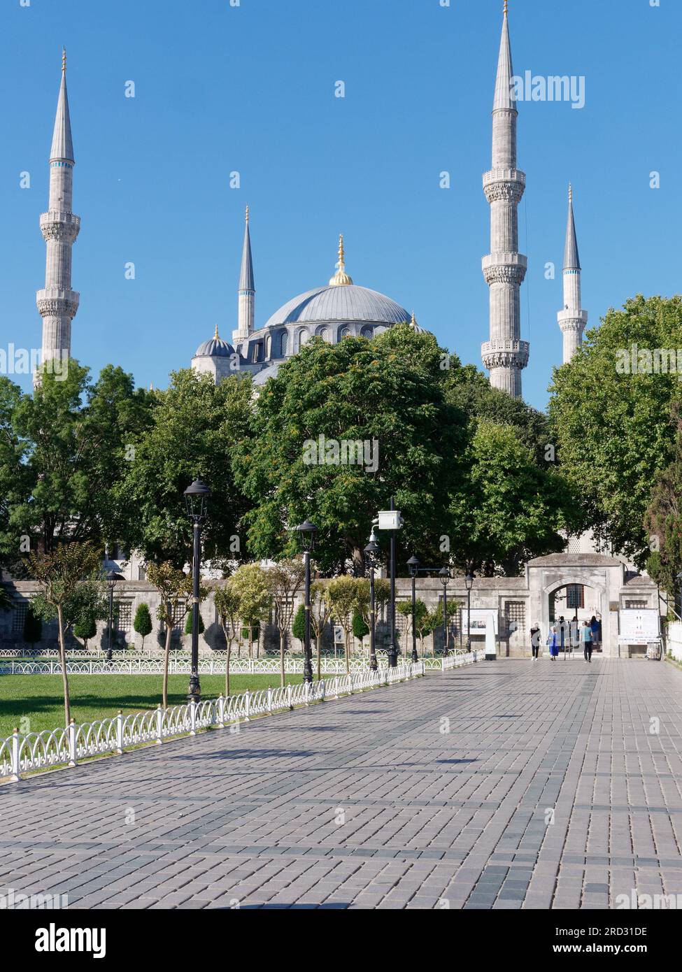 Sultan Ahmed Mosque aka Blue Mosque in Sultanahmet Park on a summers ...