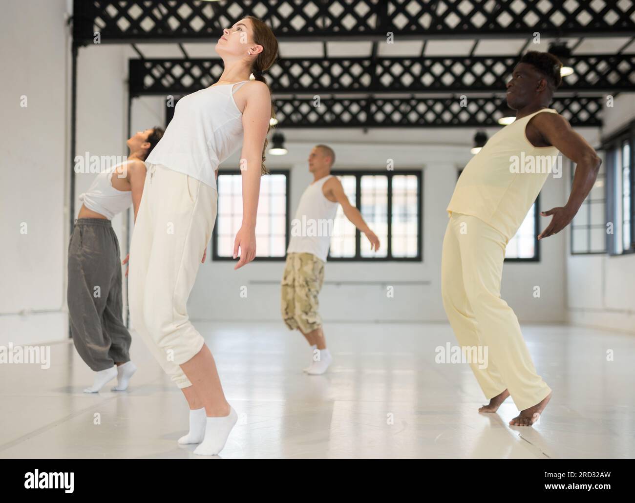 Group of young people learning modern dance movements Stock Photo - Alamy