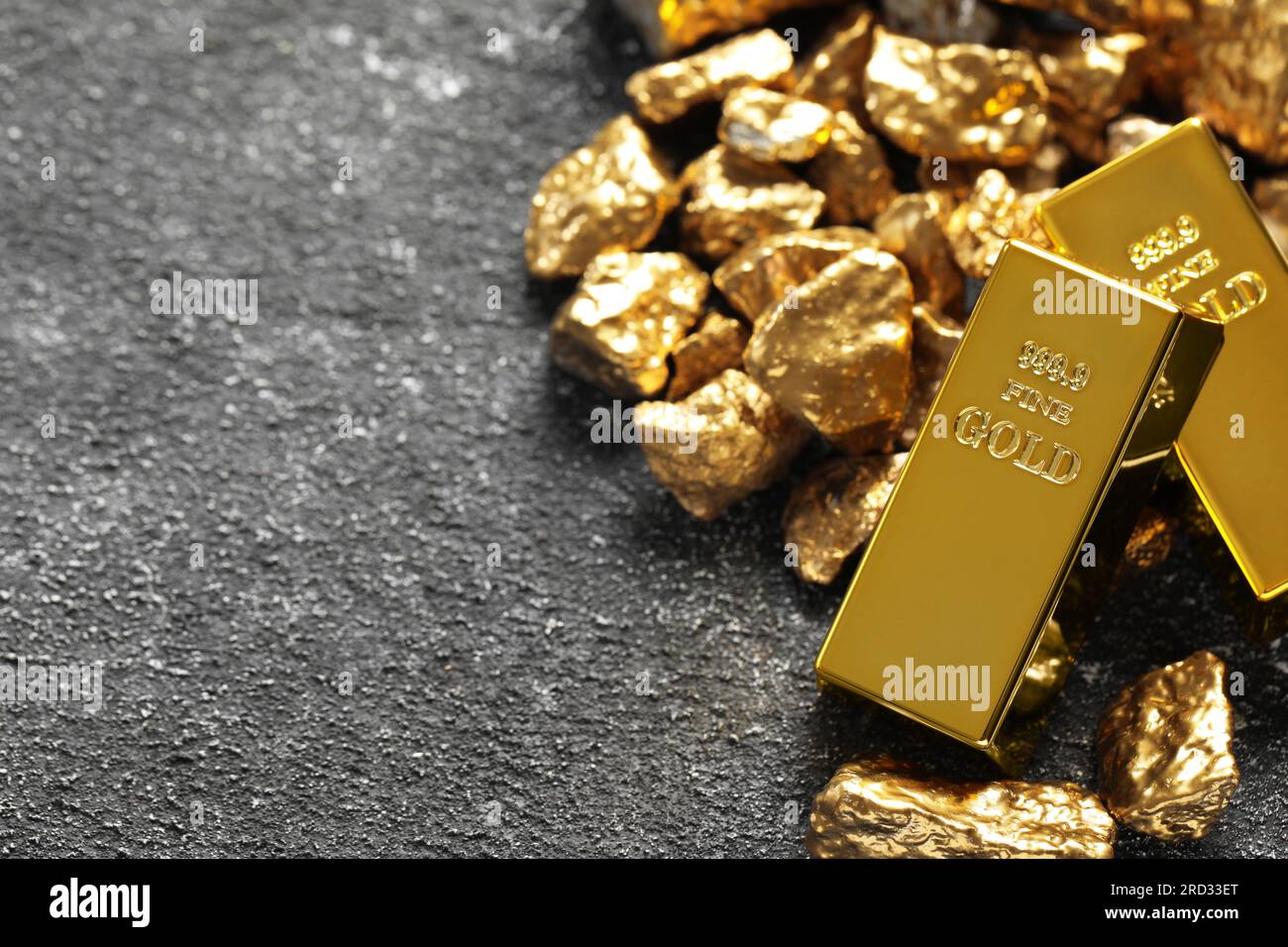 Group golden ingots on hi-res stock photography and images - Alamy