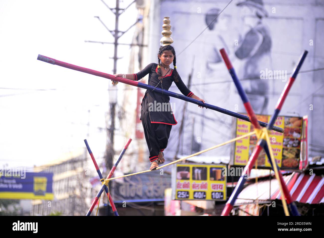 Homeless girl in street hi-res stock photography and images - Alamy
