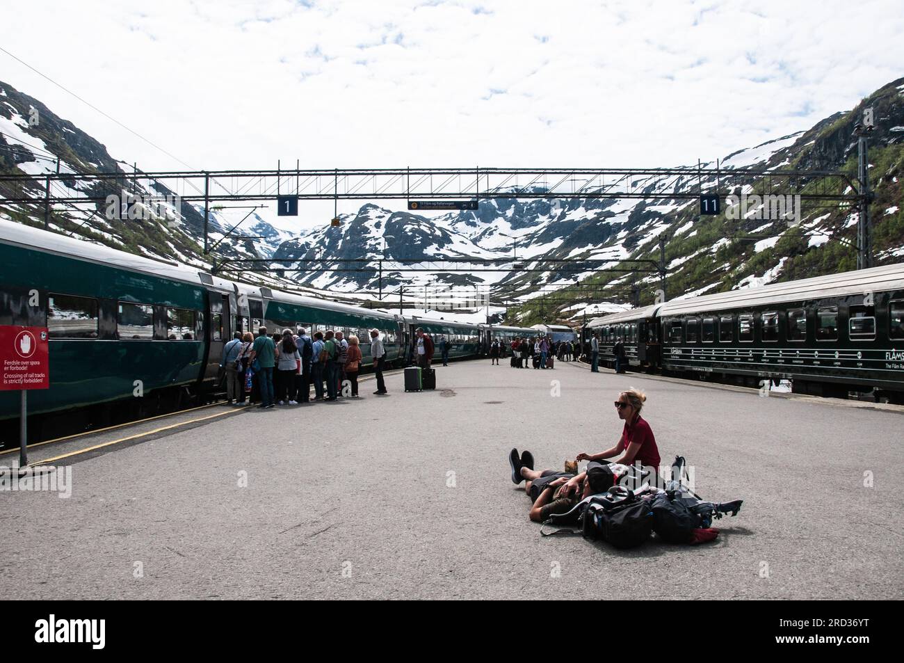Two trains station opposite hi-res stock photography and images - Alamy