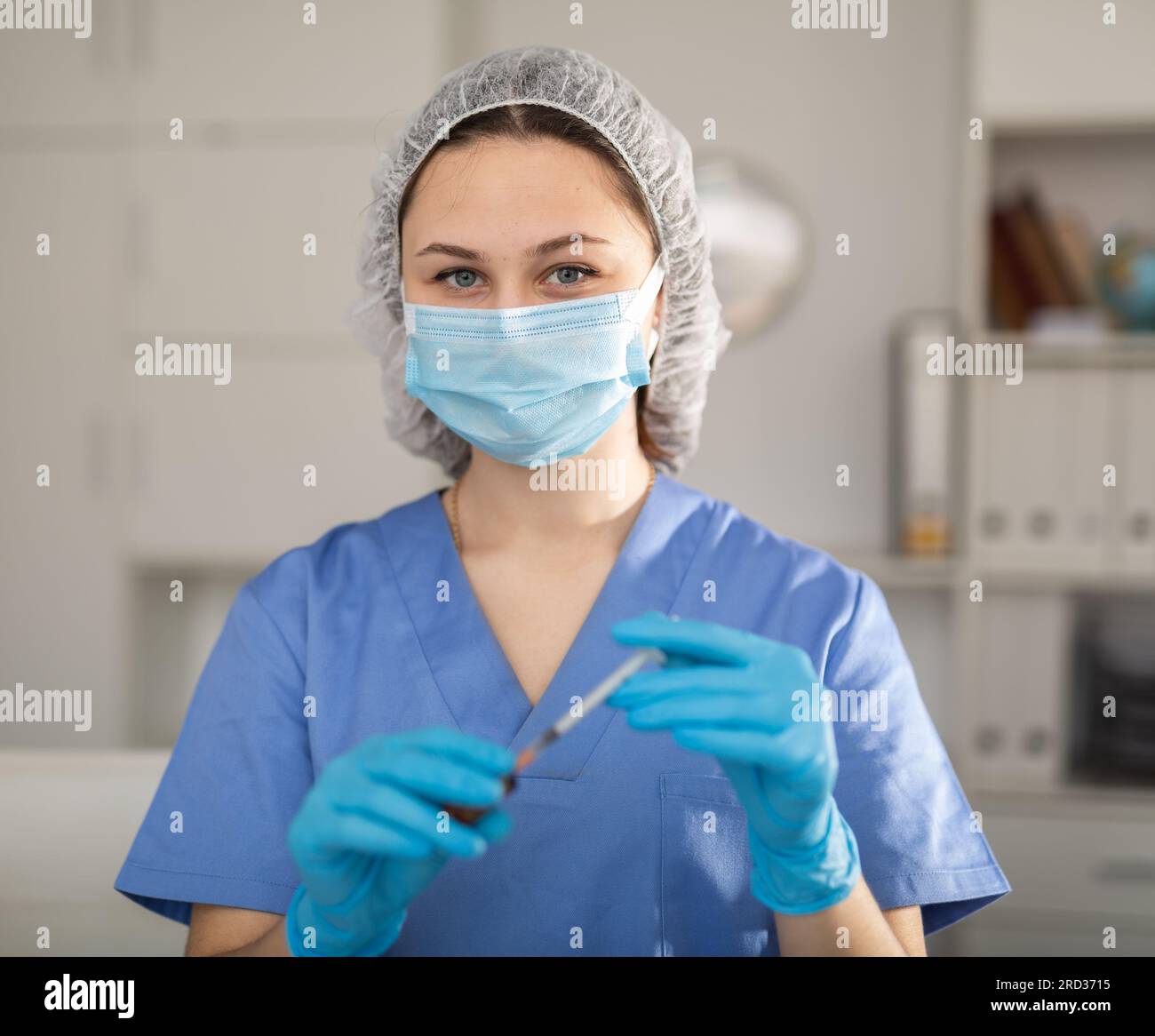 Female nurse in mask holding syringe for injection Stock Photo - Alamy