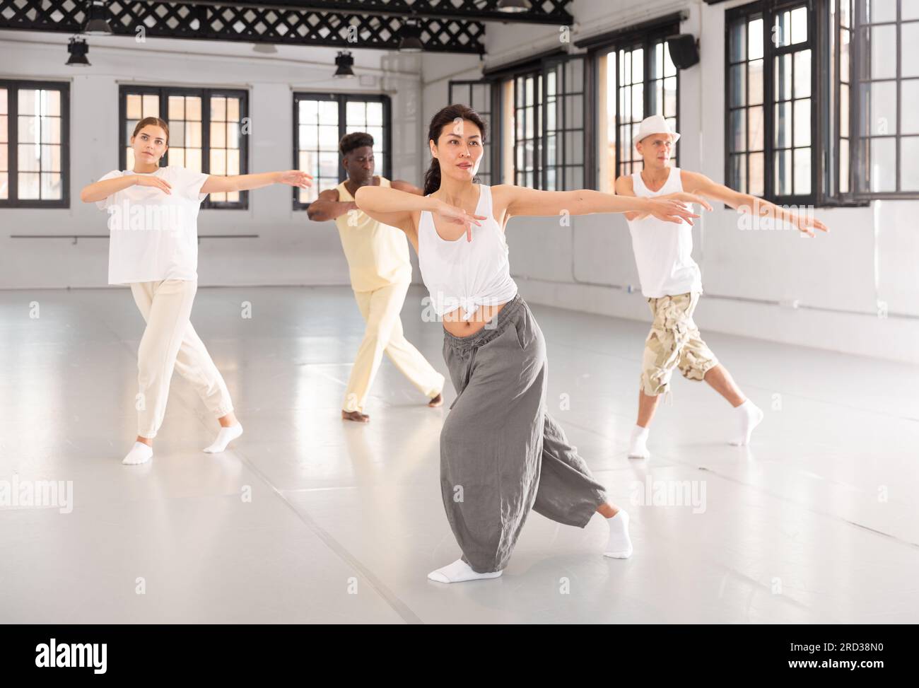 Asian dance lesson young woman hi-res stock photography and images - Alamy