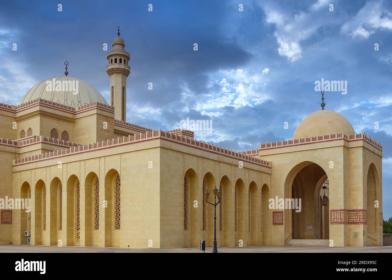 Al Fateh Mosque in the city of Manama, Bahrain Stock Photo - Alamy