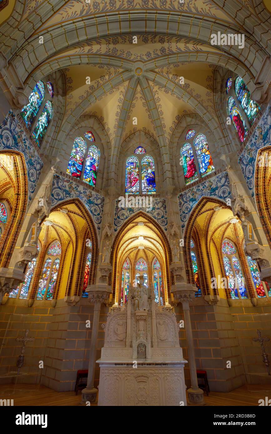 Triple buttresses hi-res stock photography and images - Alamy