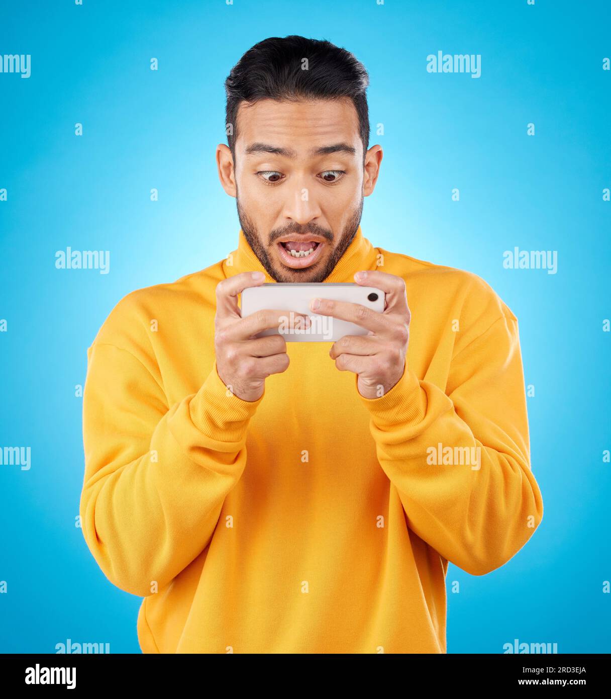 Social media post in watch hi-res stock photography and images - Alamy