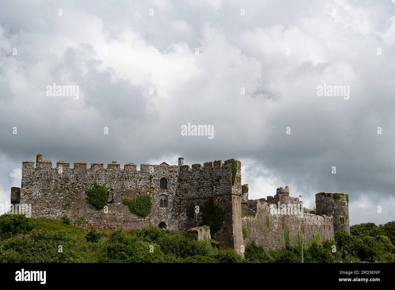 Pembrokeshire castle hi-res stock photography and images - Alamy