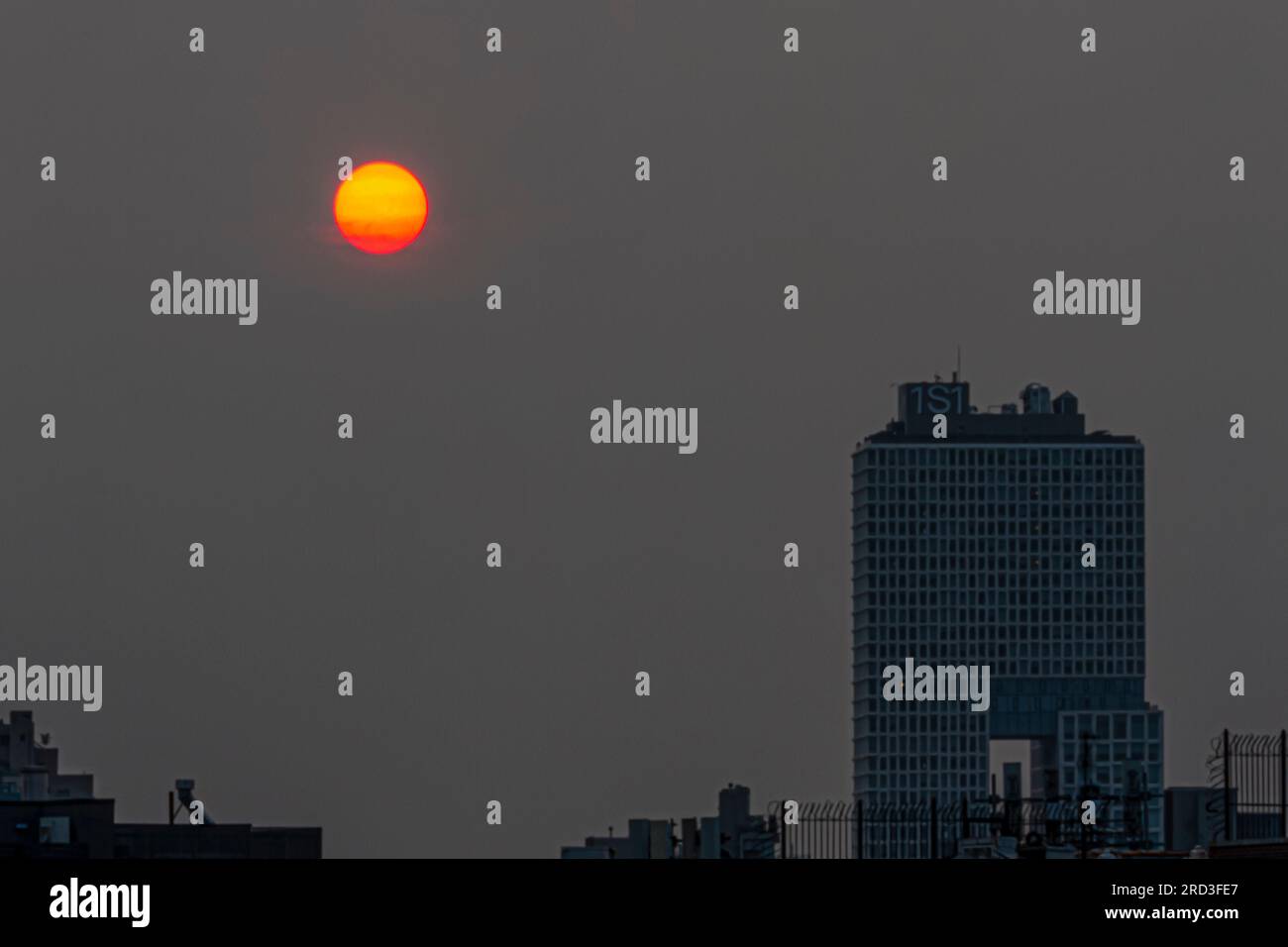 New York, USA. 17 July 2023. View of the sun and buildings showing the ...