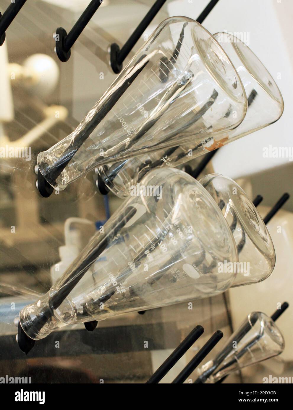 Measuring labware hi-res stock photography and images - Alamy