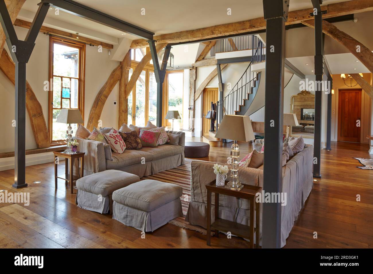 Wooden barn conversion hi-res stock photography and images - Alamy