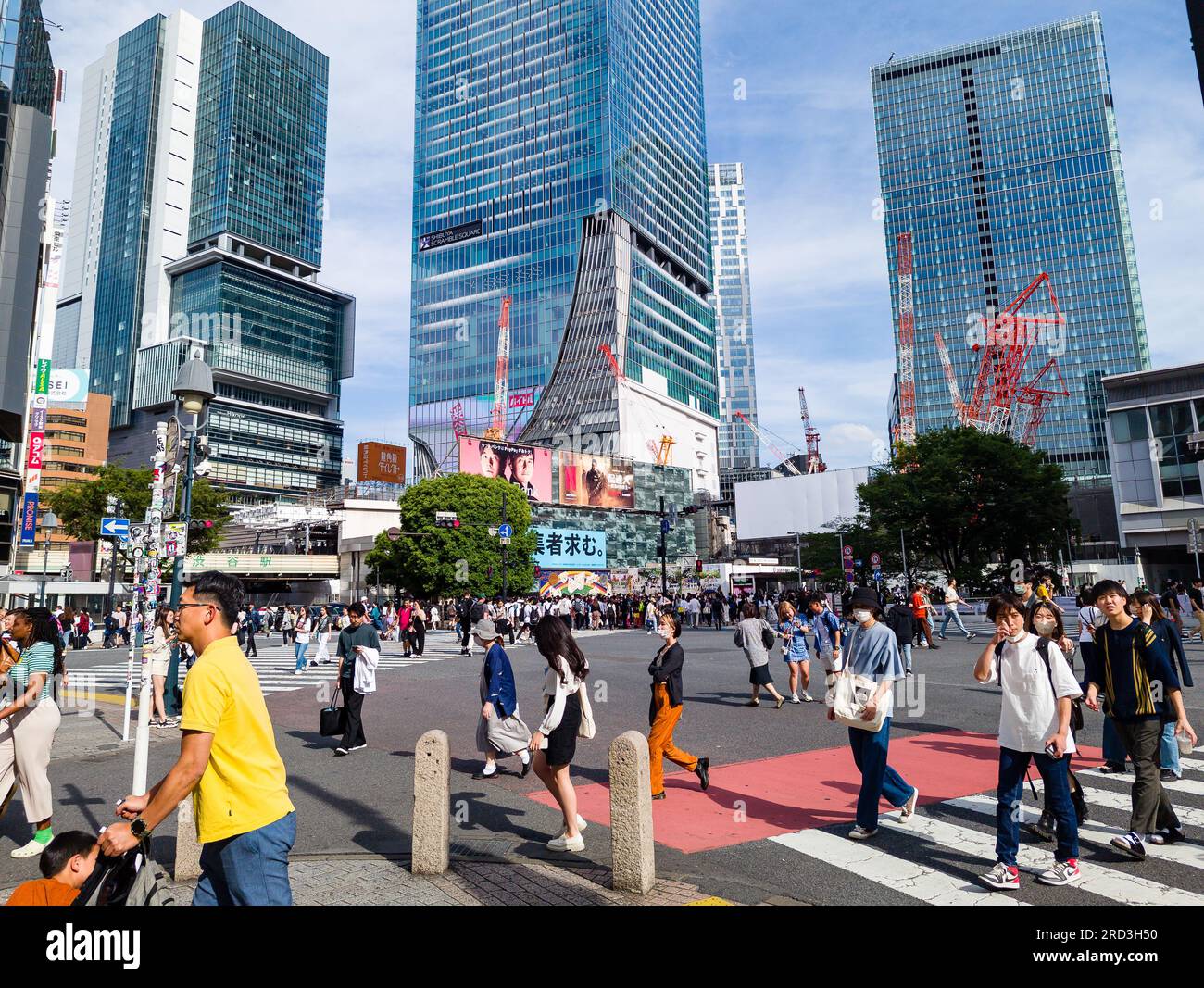 TOKYO, JAPAN - JUNE 21 2023: Large crowds using the famous Shibuya ...