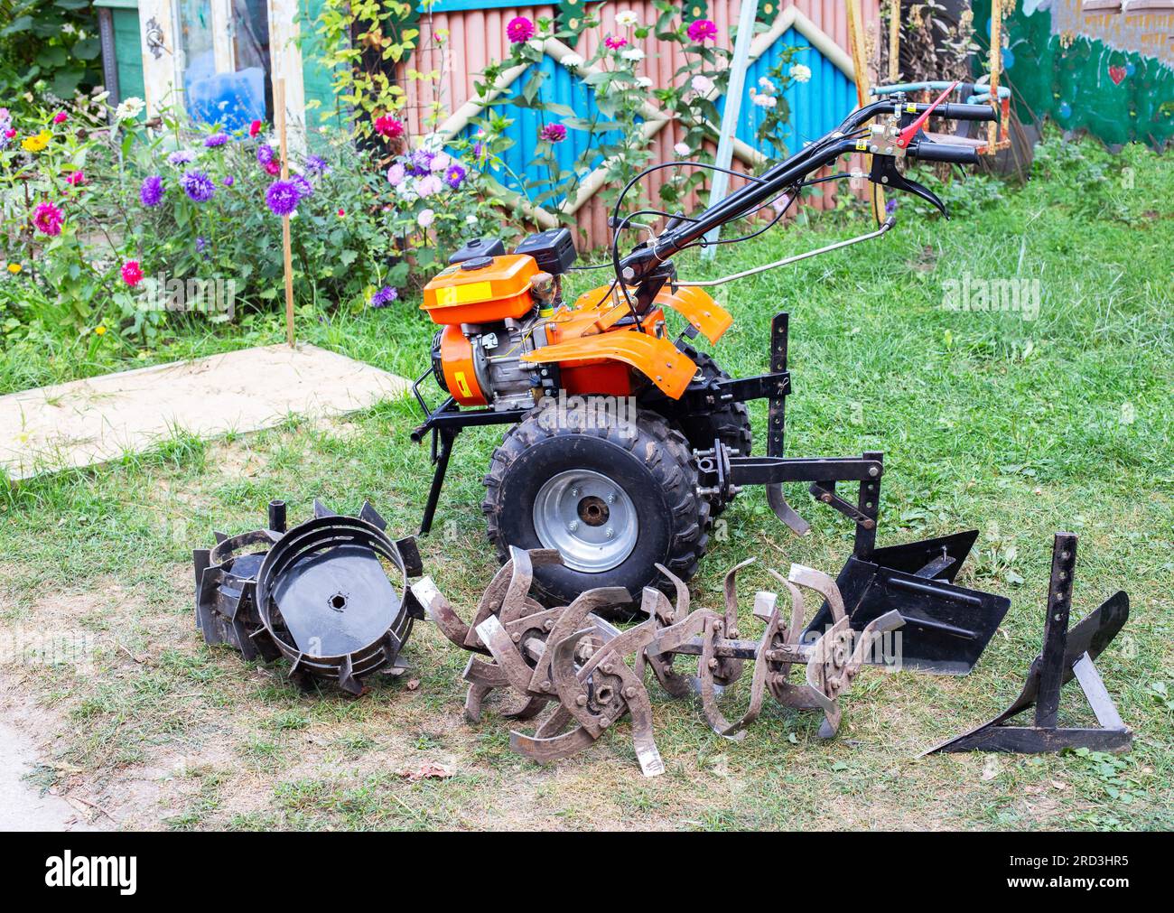 A set of attachments, hiller, milling cutters and lugs. Motoblock for ...