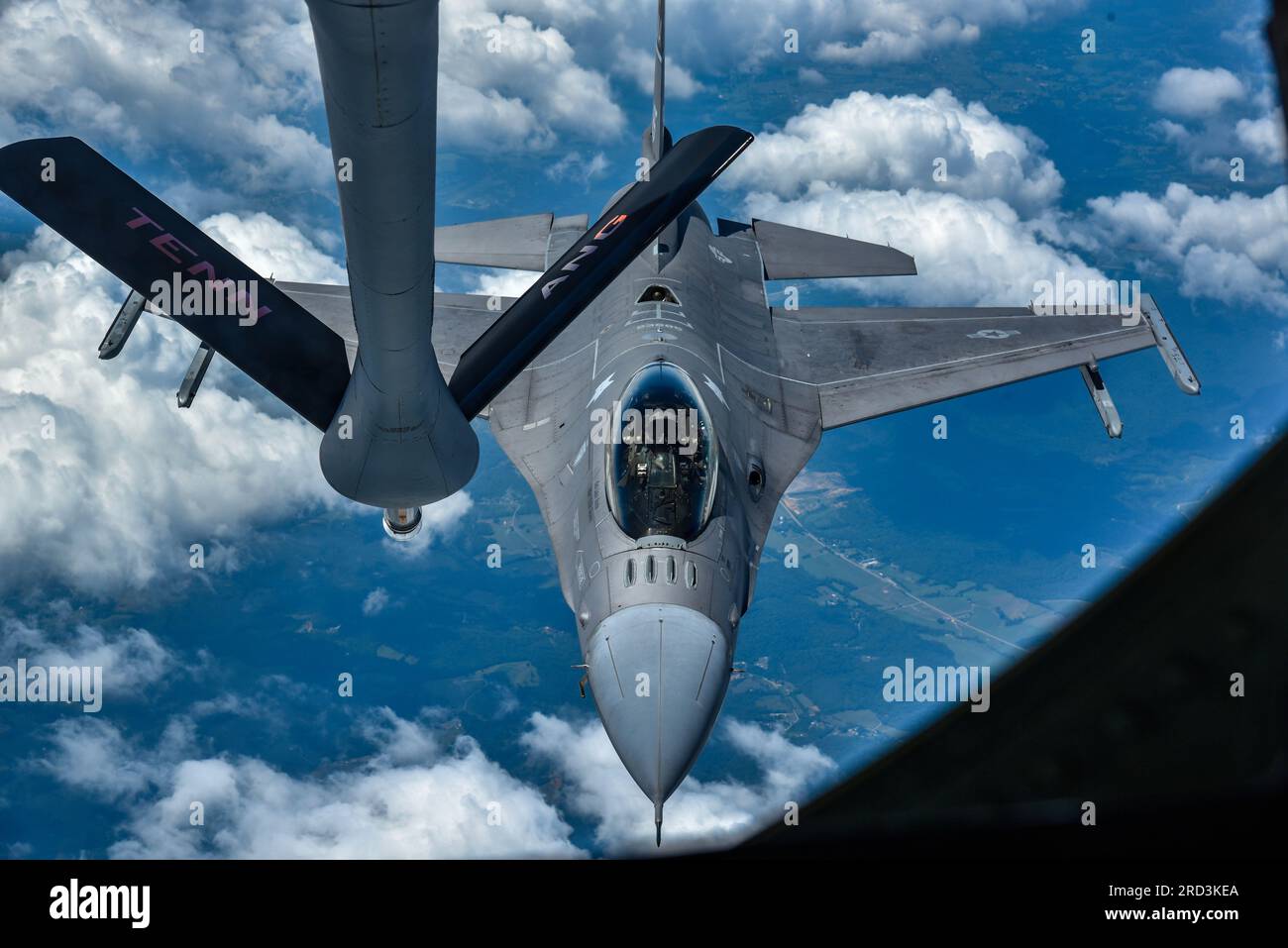 An F-16 from the 169th Fighter Wing in South Carolina approaches the ...