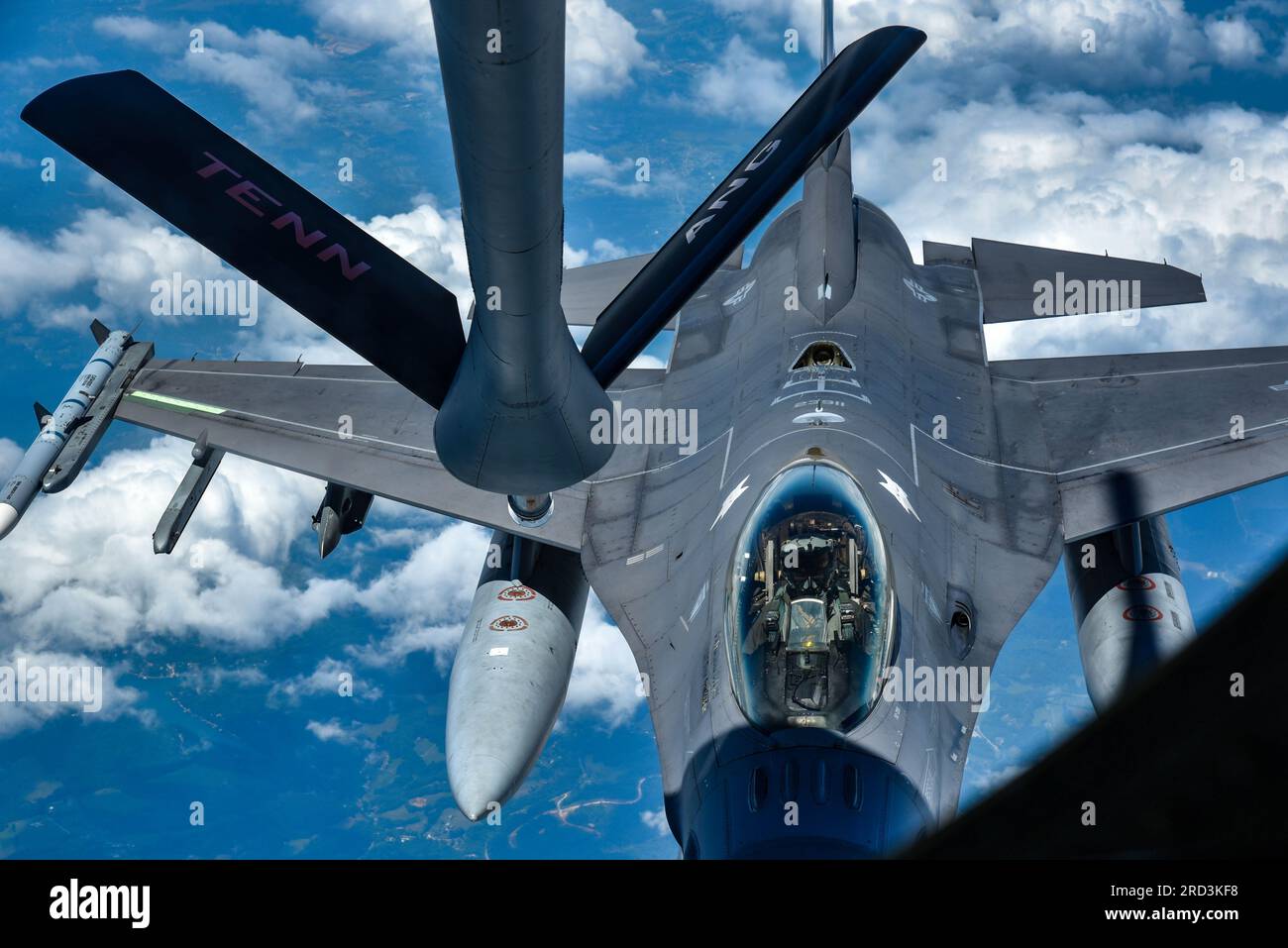 An F-16 from the 169th Fighter Wing in South Carolina approaches the ...