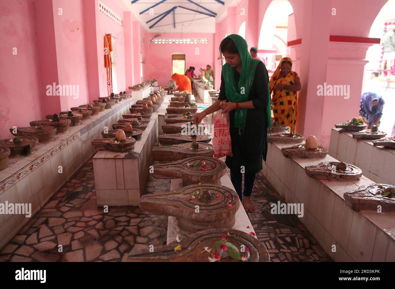 Hinduism hindu calendar hi-res stock photography and images - Alamy