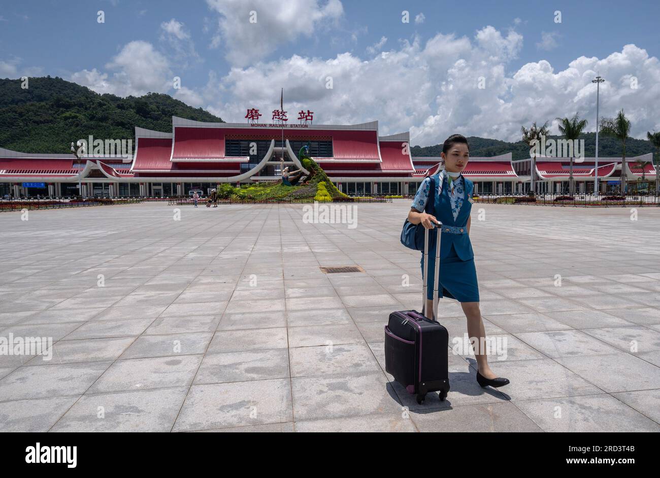 (230718) -- MENGLA, July 18, 2023 (Xinhua) -- Yi Bofeng walks out of ...
