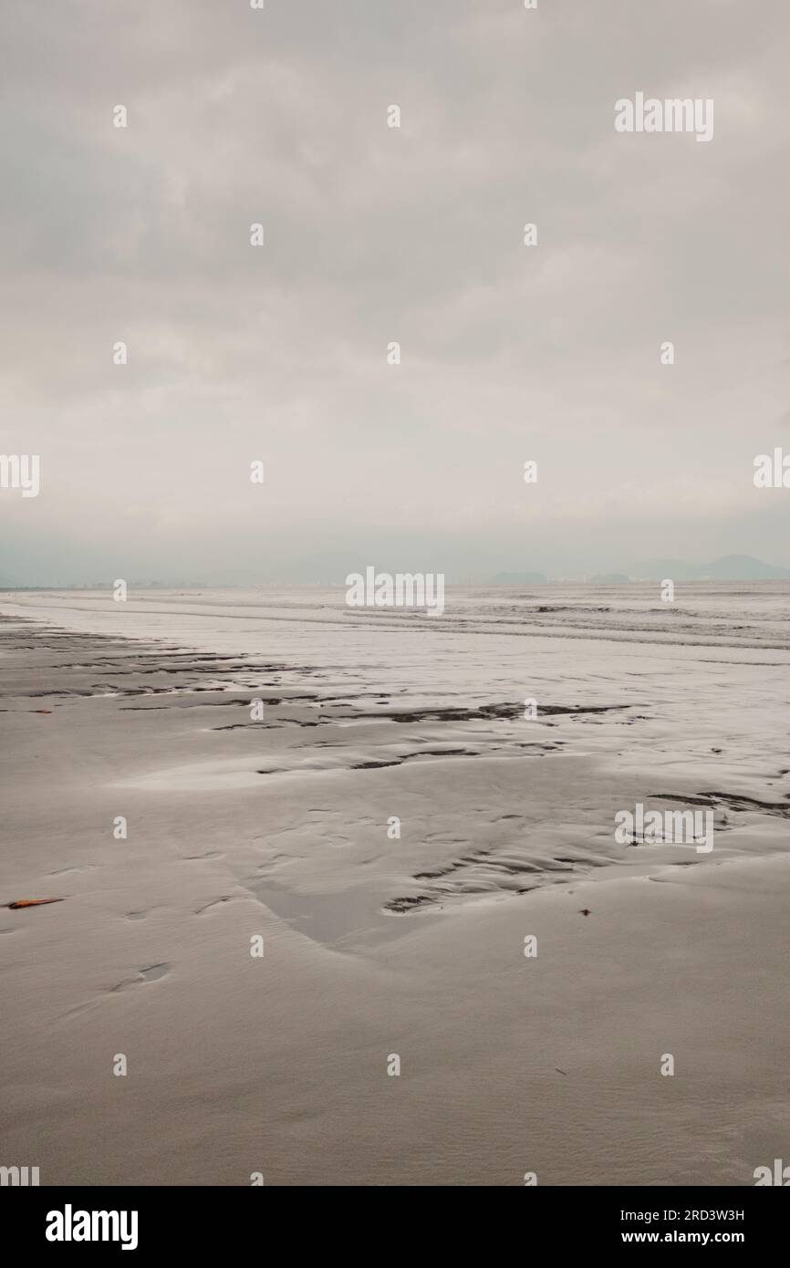 gray day at the beach Stock Photo - Alamy