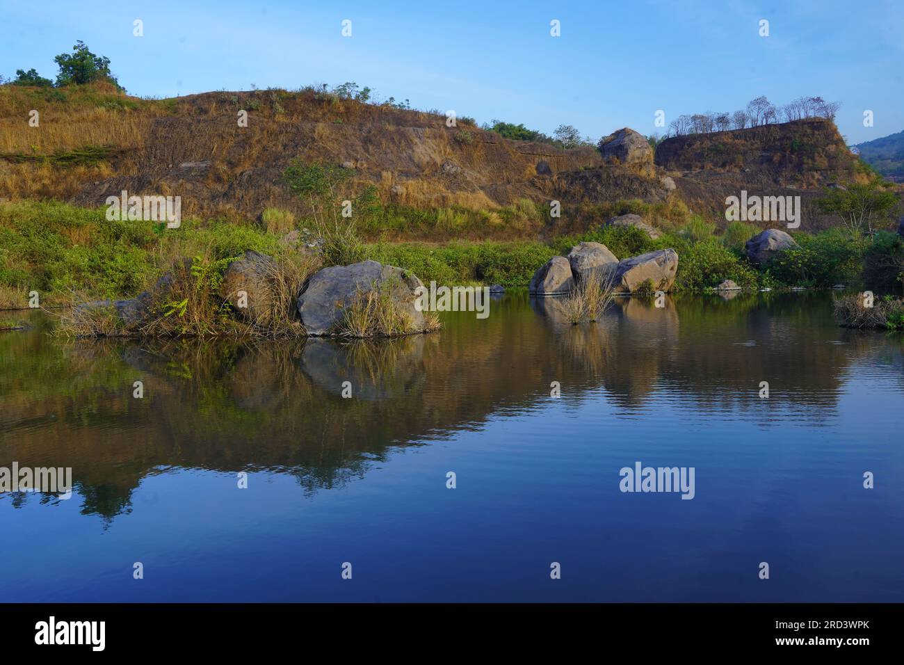 Scattered rocks hi-res stock photography and images - Alamy