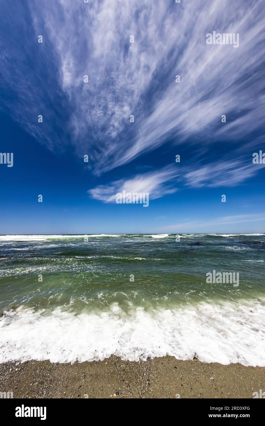 Cirrus clouds and breaking waved on Shi Shi Beach, Olympic National ...